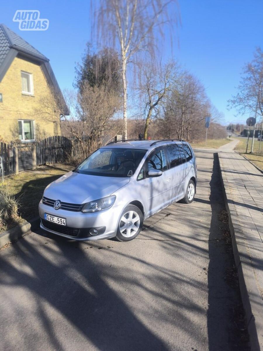 Grey Volkswagen Touran 2012 in Siauliai, with an engine capacity of 1.60 L and mileage of 290 thousand km for 4400 €, photo 10 on AUTOMOTO.COM.LV