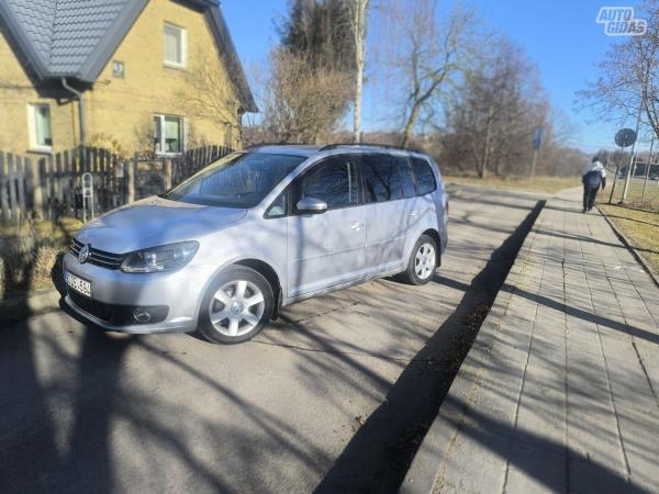 Grey Volkswagen Touran 2012 in Siauliai, with an engine capacity of 1.60 L and mileage of 290 thousand km for 4400 €, photo 10 on AUTOMOTO.COM.LV