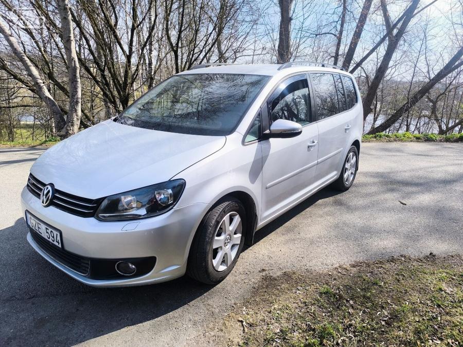 Grey Volkswagen Touran 2012 in Siauliai, with an engine capacity of 1.60 L and mileage of 290 thousand km for 4400 €, photo 3 on AUTOMOTO.COM.LV