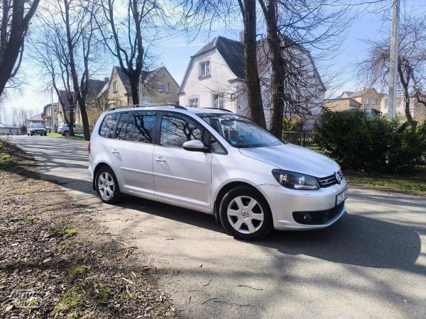 Grey Volkswagen Touran 2012 in Siauliai, with an engine capacity of 1.60 L and mileage of 290 thousand km for 4400 €, photo 5 on AUTOMOTO.COM.LV