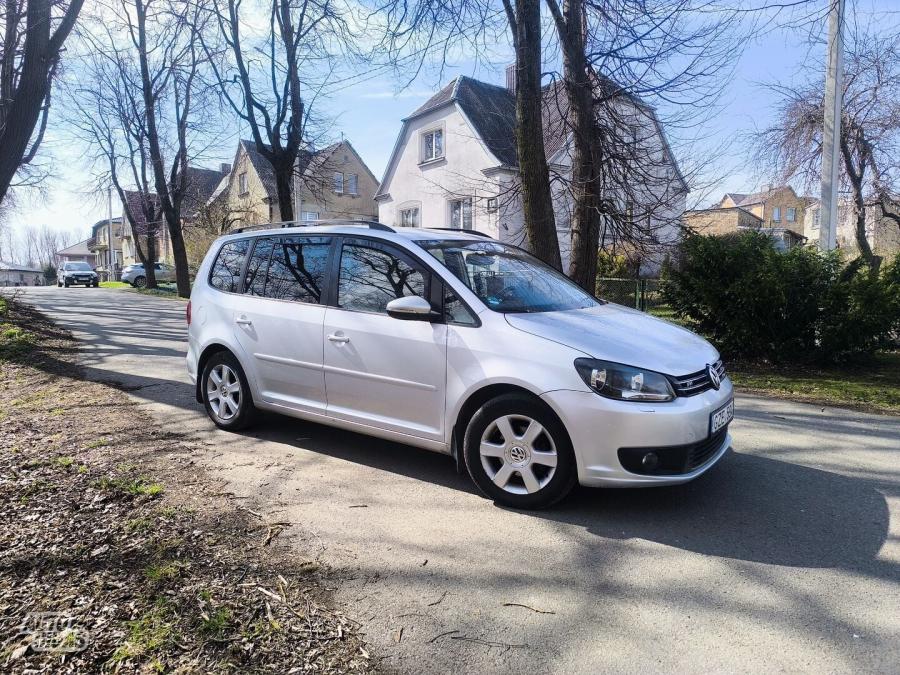 Grey Volkswagen Touran 2012 in Siauliai, with an engine capacity of 1.60 L and mileage of 290 thousand km for 4400 €, photo 6 on AUTOMOTO.COM.LV