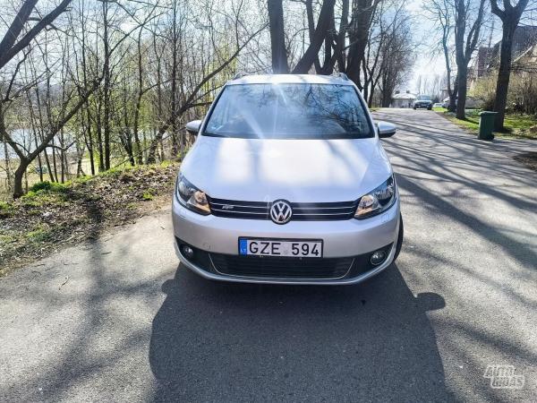 Grey Volkswagen Touran 2012 in Siauliai, with an engine capacity of 1.60 L and mileage of 290 thousand km for 4400 €, photo 8 on AUTOMOTO.COM.LV