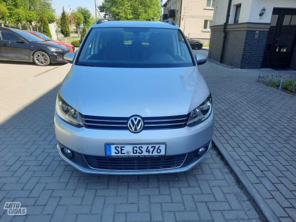Grey Volkswagen Touran 2012 in Kretinga, with an engine capacity of 1.60 L and mileage of 205 thousand km for 6350 €, photo 1 on AUTOMOTO.COM.LV