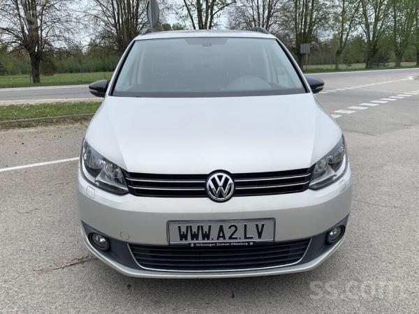 Grey Volkswagen Touran 2012 in Ogre, with an engine capacity of 1.60 L and mileage of 255 thousand km for 6470 €, photo 2 on AUTOMOTO.COM.LV