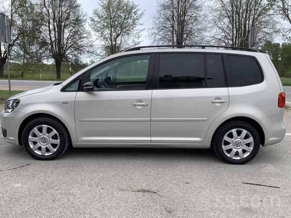 Grey Volkswagen Touran 2012 in Ogre, with an engine capacity of 1.60 L and mileage of 255 thousand km for 6470 €, photo 4 on AUTOMOTO.COM.LV