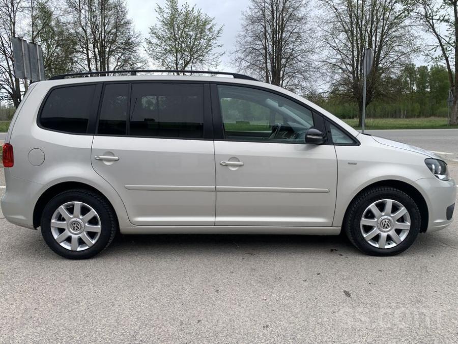 Pelēks Volkswagen Touran 2012 Ogre, ar dzinēja tilpumu 1.60 L un nobraukumu 255 tūkst. km par 6470 €, foto 6 vietnē AUTOMOTO.COM.LV
