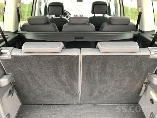Grey Volkswagen Touran 2012 in Ogre, with an engine capacity of 1.60 L and mileage of 255 thousand km for 6470 €, photo 9 on AUTOMOTO.COM.LV