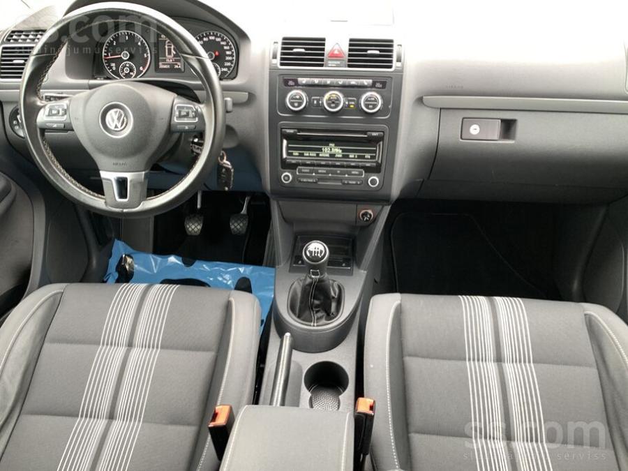 Pelēks Volkswagen Touran 2012 Ogre, ar dzinēja tilpumu 1.60 L un nobraukumu 255 tūkst. km par 6470 €, foto 14 vietnē AUTOMOTO.COM.LV