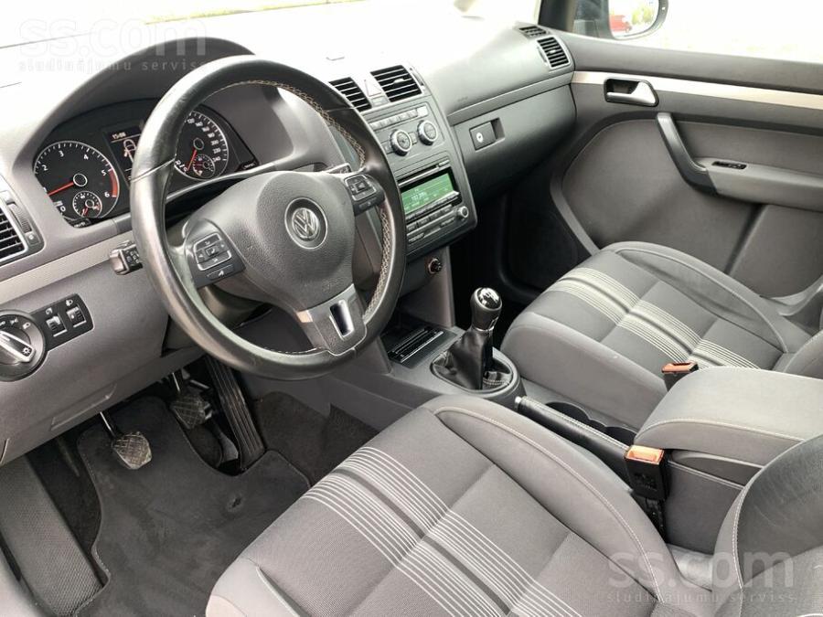 Pelēks Volkswagen Touran 2012 Ogre, ar dzinēja tilpumu 1.60 L un nobraukumu 255 tūkst. km par 6470 €, foto 16 vietnē AUTOMOTO.COM.LV