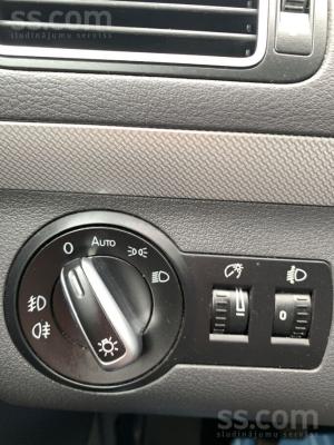 Pelēks Volkswagen Touran 2012 Ogre, ar dzinēja tilpumu 1.60 L un nobraukumu 255 tūkst. km par 6470 €, foto 20 vietnē AUTOMOTO.COM.LV