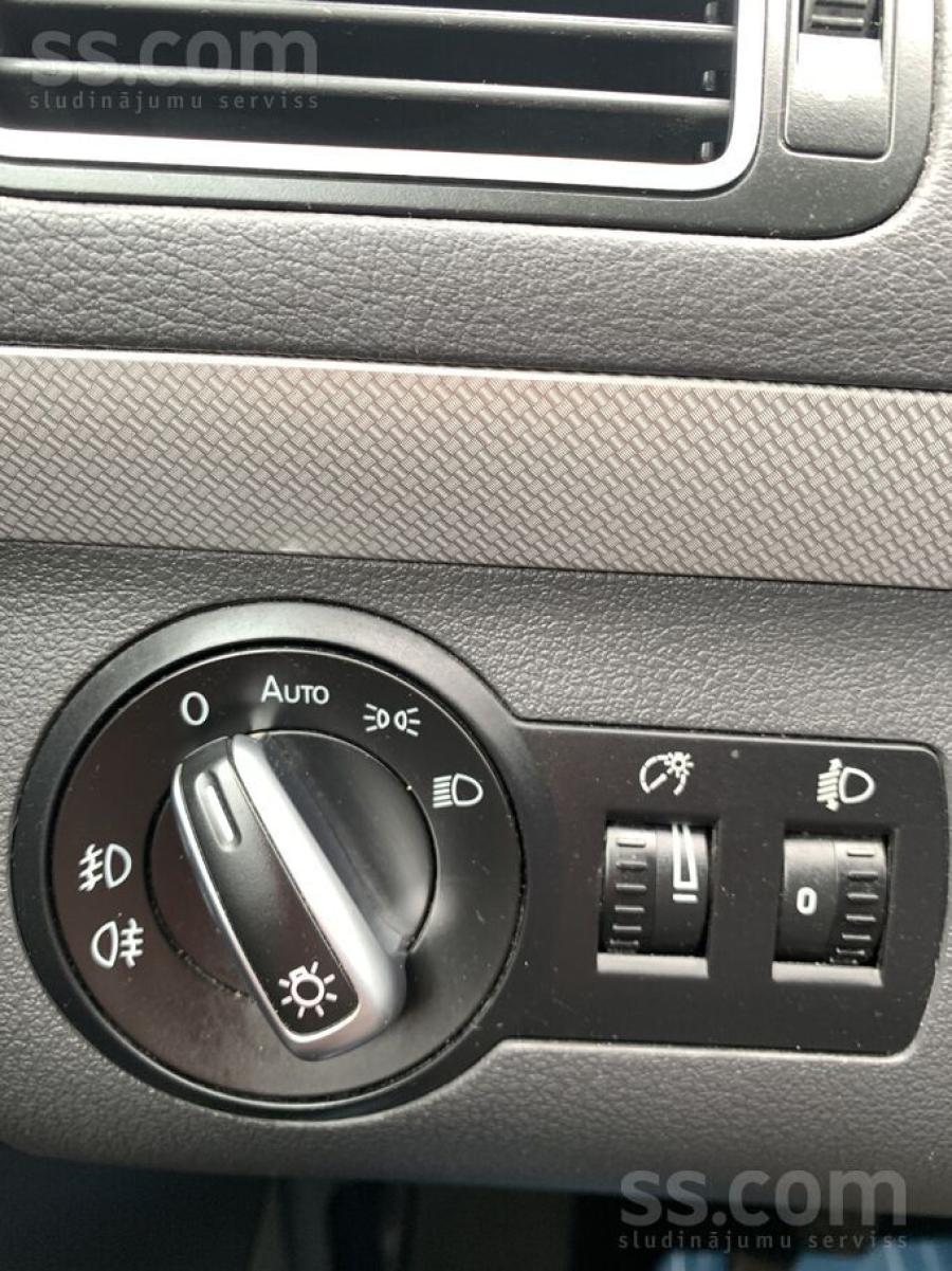 Pelēks Volkswagen Touran 2012 Ogre, ar dzinēja tilpumu 1.60 L un nobraukumu 255 tūkst. km par 6470 €, foto 20 vietnē AUTOMOTO.COM.LV