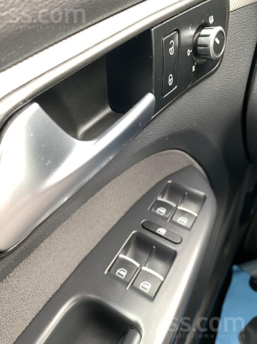 Pelēks Volkswagen Touran 2012 Ogre, ar dzinēja tilpumu 1.60 L un nobraukumu 255 tūkst. km par 6470 €, foto 21 vietnē AUTOMOTO.COM.LV