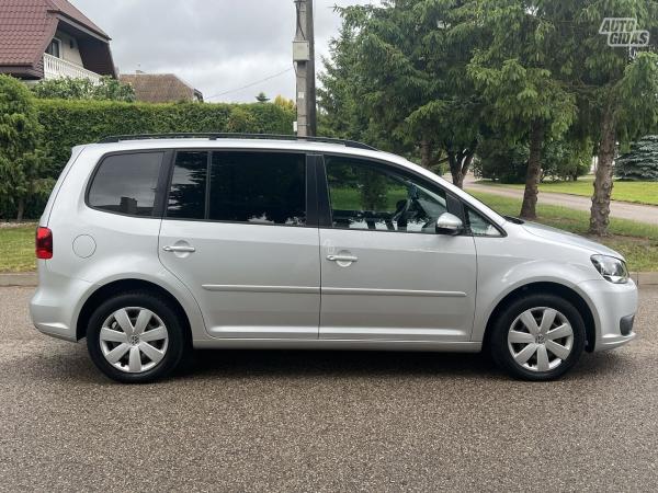 Pelēks Volkswagen Touran 2012 Kėdainiai, ar dzinēja tilpumu 1.60 L un nobraukumu 261 tūkst. km par 5200 €, foto 6 vietnē AUTOMOTO.COM.LV