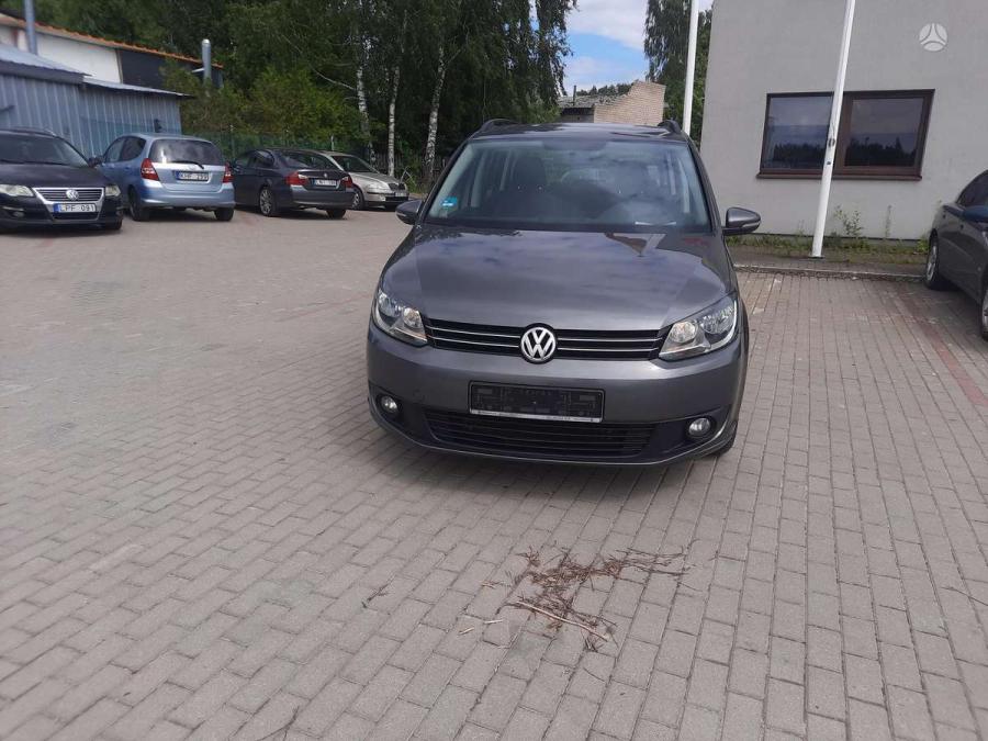 Pelēks Volkswagen Touran 2012 Utena, ar dzinēja tilpumu 1.60 L un nobraukumu 298 tūkst. km par 5250 €, foto 5 vietnē AUTOMOTO.COM.LV