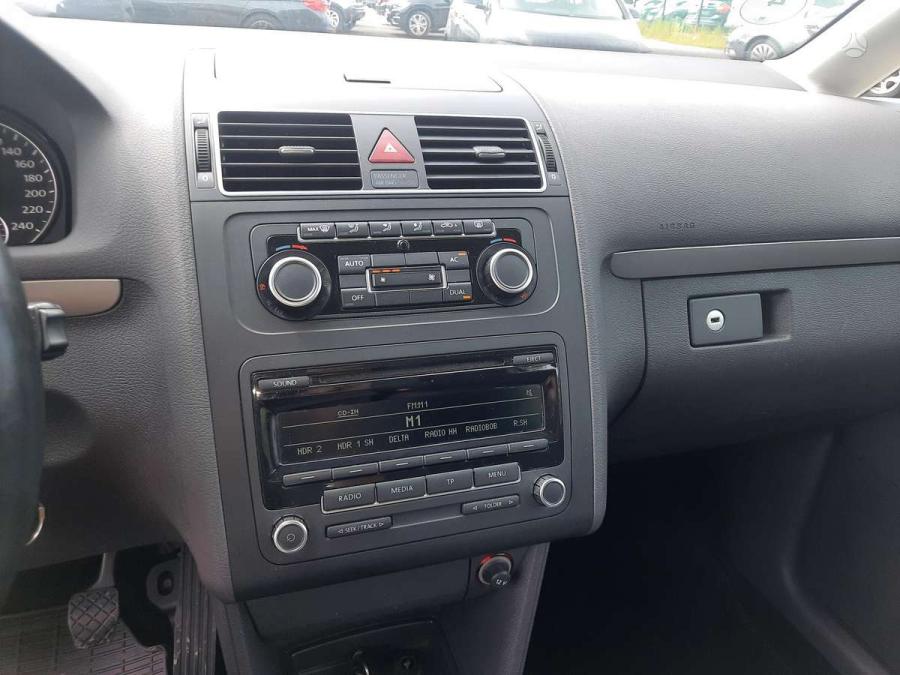 Pelēks Volkswagen Touran 2012 Utena, ar dzinēja tilpumu 1.60 L un nobraukumu 298 tūkst. km par 5250 €, foto 7 vietnē AUTOMOTO.COM.LV