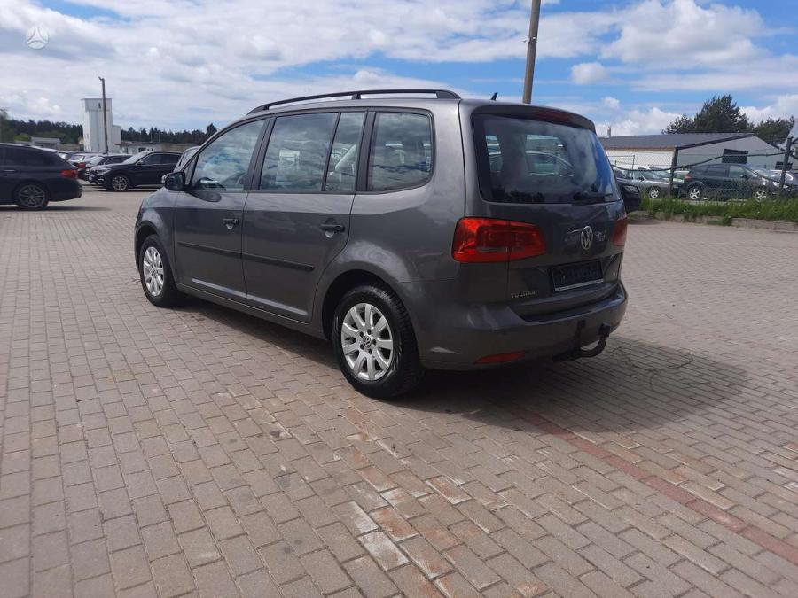Pelēks Volkswagen Touran 2012 Utena, ar dzinēja tilpumu 1.60 L un nobraukumu 298 tūkst. km par 5250 €, foto 9 vietnē AUTOMOTO.COM.LV