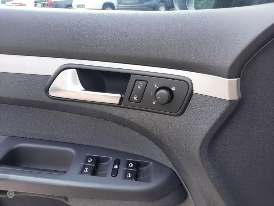 Pelēks Volkswagen Touran 2012 Utena, ar dzinēja tilpumu 1.60 L un nobraukumu 298 tūkst. km par 5250 €, foto 11 vietnē AUTOMOTO.COM.LV