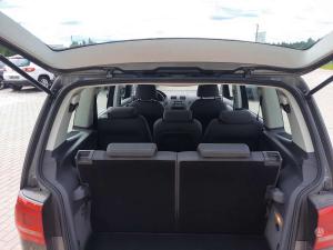 Pelēks Volkswagen Touran 2012 Utena, ar dzinēja tilpumu 1.60 L un nobraukumu 298 tūkst. km par 5250 €, foto 12 vietnē AUTOMOTO.COM.LV