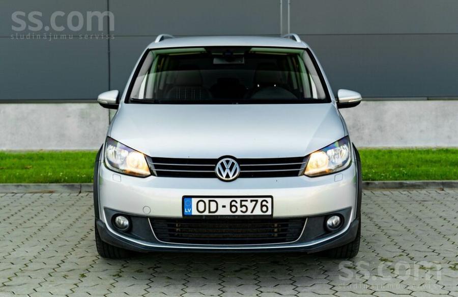 Pelēks Volkswagen Touran 2012 Rīga, ar dzinēja tilpumu 2.00 L un nobraukumu 378 tūkst. km par 6990 €, foto 3 vietnē AUTOMOTO.COM.LV