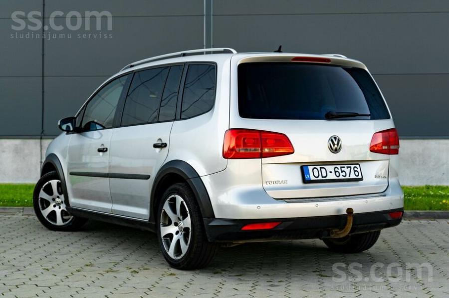 Pelēks Volkswagen Touran 2012 Rīga, ar dzinēja tilpumu 2.00 L un nobraukumu 378 tūkst. km par 6990 €, foto 5 vietnē AUTOMOTO.COM.LV