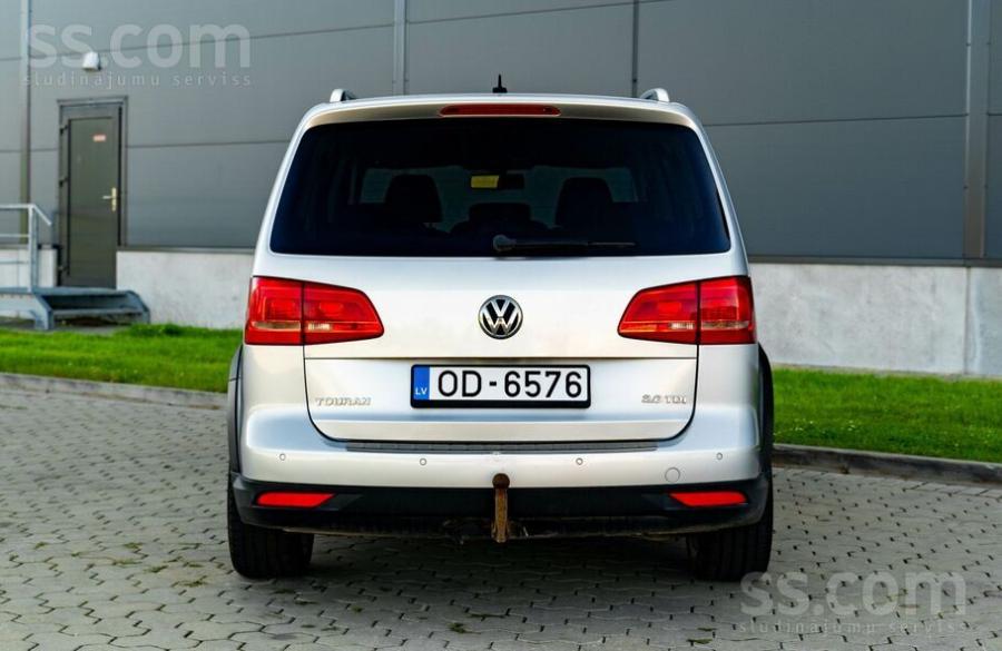 Pelēks Volkswagen Touran 2012 Rīga, ar dzinēja tilpumu 2.00 L un nobraukumu 378 tūkst. km par 6990 €, foto 7 vietnē AUTOMOTO.COM.LV