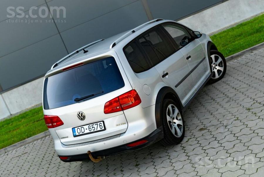 Pelēks Volkswagen Touran 2012 Rīga, ar dzinēja tilpumu 2.00 L un nobraukumu 378 tūkst. km par 6990 €, foto 9 vietnē AUTOMOTO.COM.LV