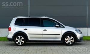 Pelēks Volkswagen Touran 2012 Rīga, ar dzinēja tilpumu 2.00 L un nobraukumu 378 tūkst. km par 6990 €, foto 11 vietnē AUTOMOTO.COM.LV