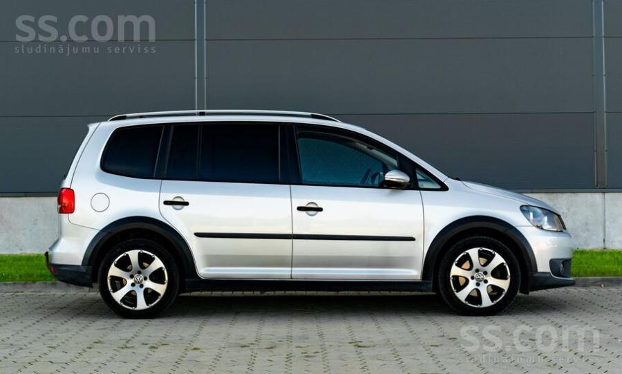 Pelēks Volkswagen Touran 2012 Rīga, ar dzinēja tilpumu 2.00 L un nobraukumu 378 tūkst. km par 6990 €, foto 11 vietnē AUTOMOTO.COM.LV