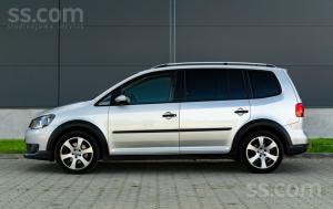 Pelēks Volkswagen Touran 2012 Rīga, ar dzinēja tilpumu 2.00 L un nobraukumu 378 tūkst. km par 6990 €, foto 12 vietnē AUTOMOTO.COM.LV