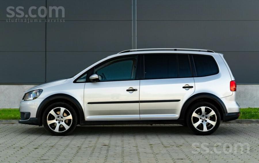 Pelēks Volkswagen Touran 2012 Rīga, ar dzinēja tilpumu 2.00 L un nobraukumu 378 tūkst. km par 6990 €, foto 12 vietnē AUTOMOTO.COM.LV