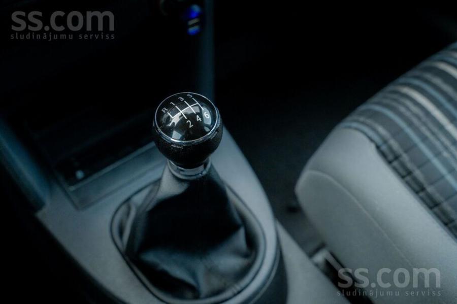 Pelēks Volkswagen Touran 2012 Rīga, ar dzinēja tilpumu 2.00 L un nobraukumu 378 tūkst. km par 6990 €, foto 19 vietnē AUTOMOTO.COM.LV