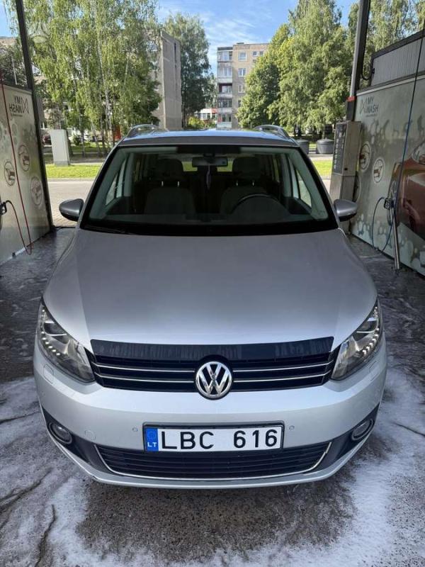 Pelēks Volkswagen Touran 2012 Marijampole, ar dzinēja tilpumu 1.60 L un nobraukumu 318 tūkst. km par 5200 €, foto 1 vietnē AUTOMOTO.COM.LV