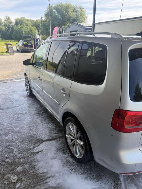 Pelēks Volkswagen Touran 2012 Marijampole, ar dzinēja tilpumu 1.60 L un nobraukumu 318 tūkst. km par 5200 €, foto 6 vietnē AUTOMOTO.COM.LV