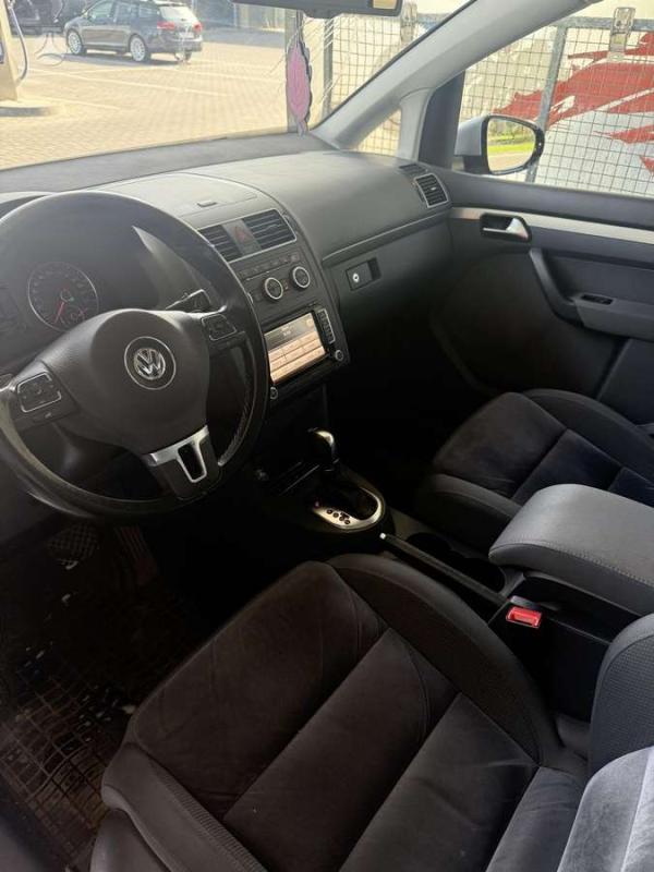 Pelēks Volkswagen Touran 2012 Marijampole, ar dzinēja tilpumu 1.60 L un nobraukumu 318 tūkst. km par 5200 €, foto 9 vietnē AUTOMOTO.COM.LV