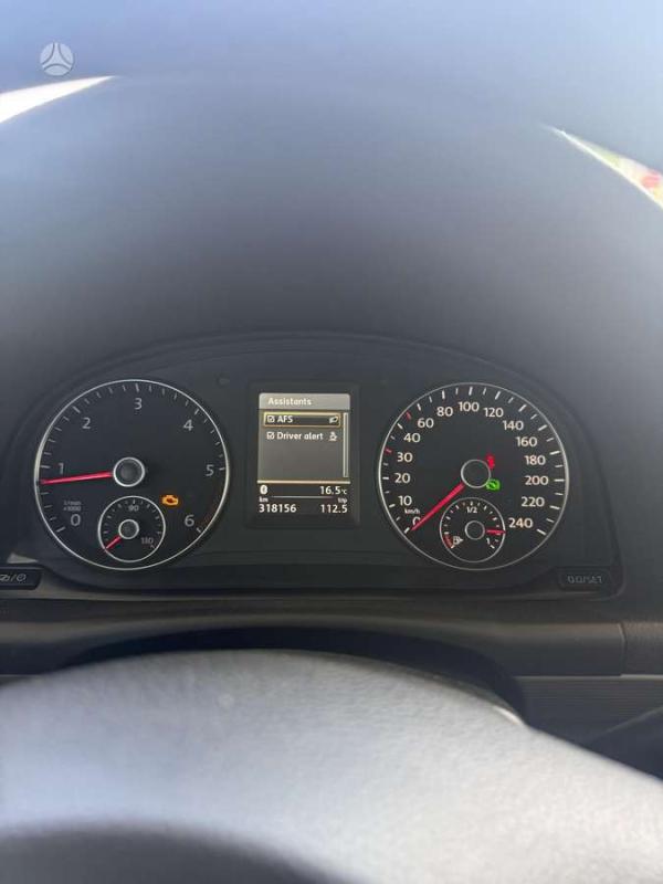 Pelēks Volkswagen Touran 2012 Marijampole, ar dzinēja tilpumu 1.60 L un nobraukumu 318 tūkst. km par 5200 €, foto 10 vietnē AUTOMOTO.COM.LV