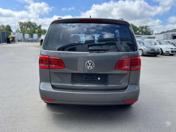 Pelēks Volkswagen Touran 2012 Šauļi, ar dzinēja tilpumu 1.60 L un nobraukumu 299 tūkst. km par 5350 €, foto 4 vietnē AUTOMOTO.COM.LV