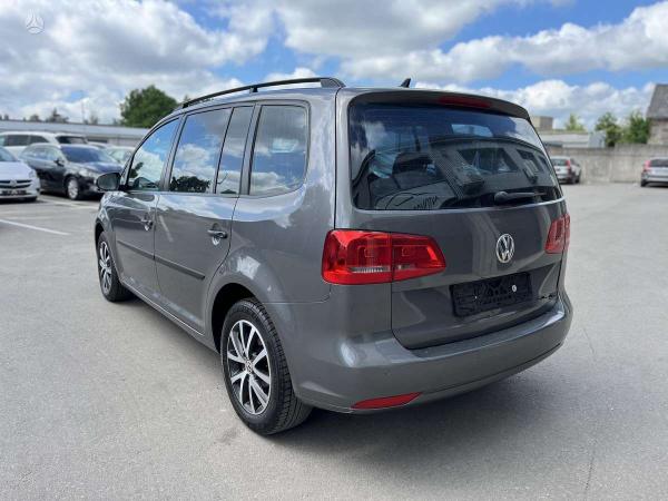 Pelēks Volkswagen Touran 2012 Šauļi, ar dzinēja tilpumu 1.60 L un nobraukumu 299 tūkst. km par 5350 €, foto 5 vietnē AUTOMOTO.COM.LV