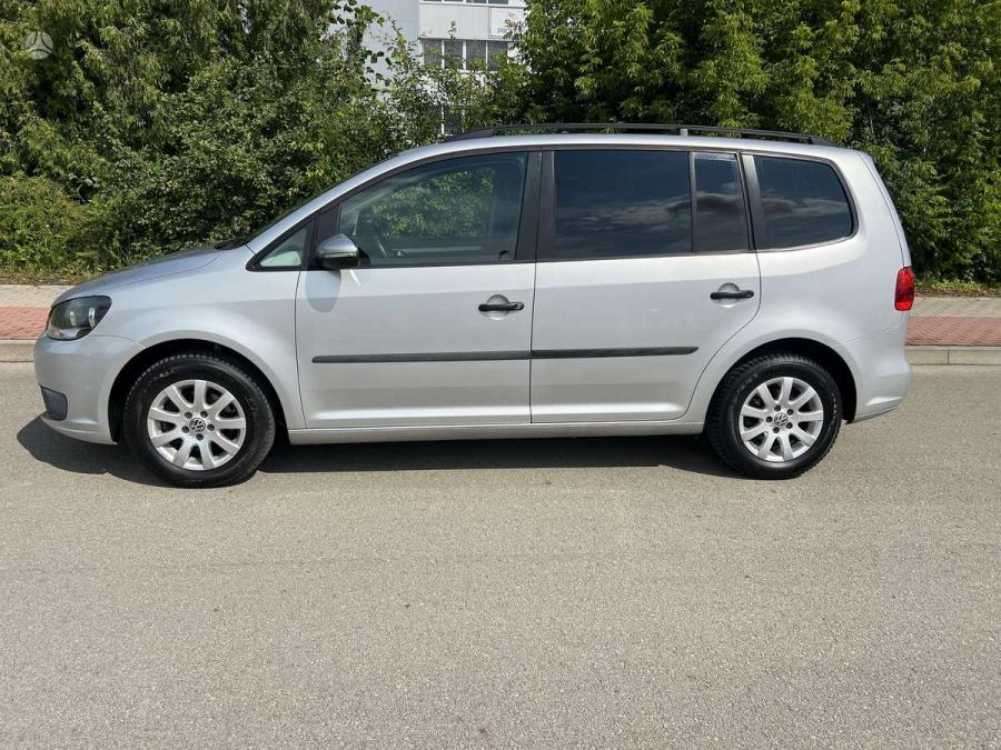 Pelēks Volkswagen Touran 2012 Telšiai, ar dzinēja tilpumu 1.60 L un nobraukumu 206 tūkst. km par 5350 €, foto 4 vietnē AUTOMOTO.COM.LV