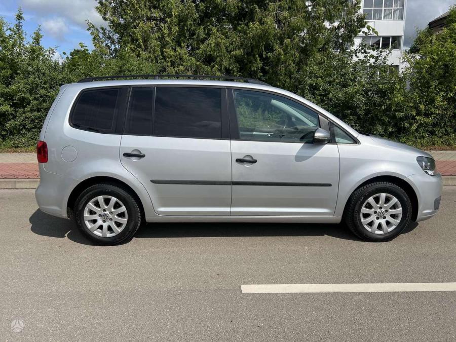 Pelēks Volkswagen Touran 2012 Telšiai, ar dzinēja tilpumu 1.60 L un nobraukumu 206 tūkst. km par 5350 €, foto 7 vietnē AUTOMOTO.COM.LV
