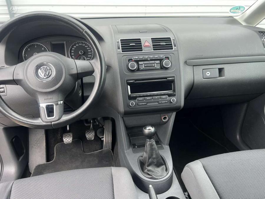 Pelēks Volkswagen Touran 2012 Telšiai, ar dzinēja tilpumu 1.60 L un nobraukumu 206 tūkst. km par 5350 €, foto 12 vietnē AUTOMOTO.COM.LV