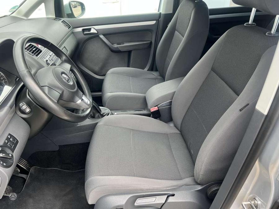 Pelēks Volkswagen Touran 2012 Telšiai, ar dzinēja tilpumu 1.60 L un nobraukumu 206 tūkst. km par 5350 €, foto 14 vietnē AUTOMOTO.COM.LV