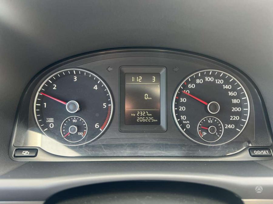 Pelēks Volkswagen Touran 2012 Telšiai, ar dzinēja tilpumu 1.60 L un nobraukumu 206 tūkst. km par 5350 €, foto 16 vietnē AUTOMOTO.COM.LV