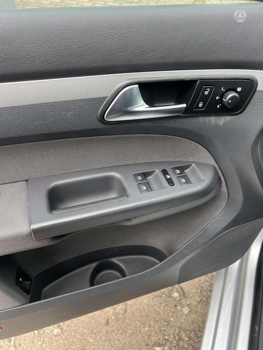 Pelēks Volkswagen Touran 2012 Telšiai, ar dzinēja tilpumu 1.60 L un nobraukumu 206 tūkst. km par 5350 €, foto 17 vietnē AUTOMOTO.COM.LV