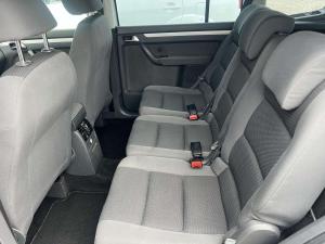 Pelēks Volkswagen Touran 2012 Telšiai, ar dzinēja tilpumu 1.60 L un nobraukumu 206 tūkst. km par 5350 €, foto 18 vietnē AUTOMOTO.COM.LV