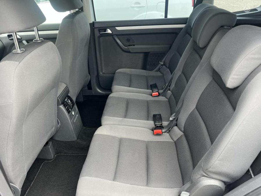Pelēks Volkswagen Touran 2012 Telšiai, ar dzinēja tilpumu 1.60 L un nobraukumu 206 tūkst. km par 5350 €, foto 18 vietnē AUTOMOTO.COM.LV