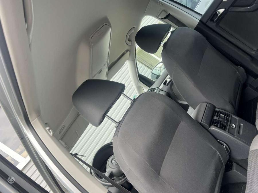 Pelēks Volkswagen Touran 2012 Telšiai, ar dzinēja tilpumu 1.60 L un nobraukumu 206 tūkst. km par 5350 €, foto 20 vietnē AUTOMOTO.COM.LV