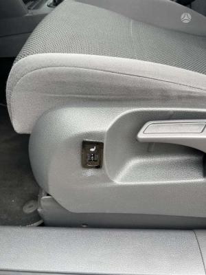 Pelēks Volkswagen Touran 2012 Telšiai, ar dzinēja tilpumu 1.60 L un nobraukumu 206 tūkst. km par 5350 €, foto 21 vietnē AUTOMOTO.COM.LV