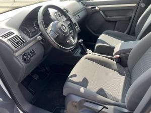 Pelēks Volkswagen Touran 2012 Telšiai, ar dzinēja tilpumu 1.60 L un nobraukumu 206 tūkst. km par 5350 €, foto 22 vietnē AUTOMOTO.COM.LV