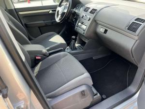 Pelēks Volkswagen Touran 2012 Telšiai, ar dzinēja tilpumu 1.60 L un nobraukumu 206 tūkst. km par 5350 €, foto 25 vietnē AUTOMOTO.COM.LV