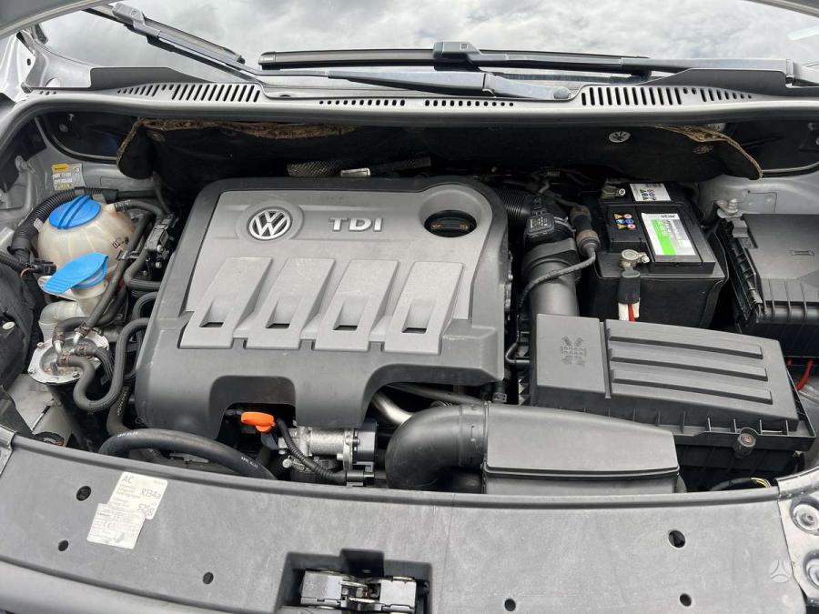 Pelēks Volkswagen Touran 2012 Telšiai, ar dzinēja tilpumu 1.60 L un nobraukumu 206 tūkst. km par 5350 €, foto 29 vietnē AUTOMOTO.COM.LV